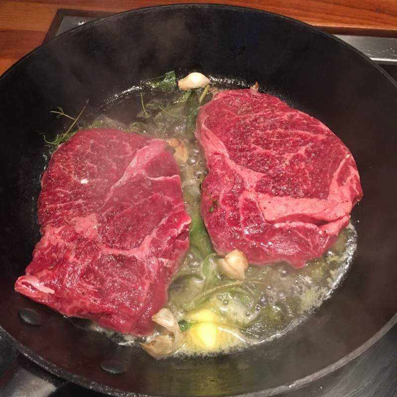 Entrecôte med søtpotetmos og syltet gulrot