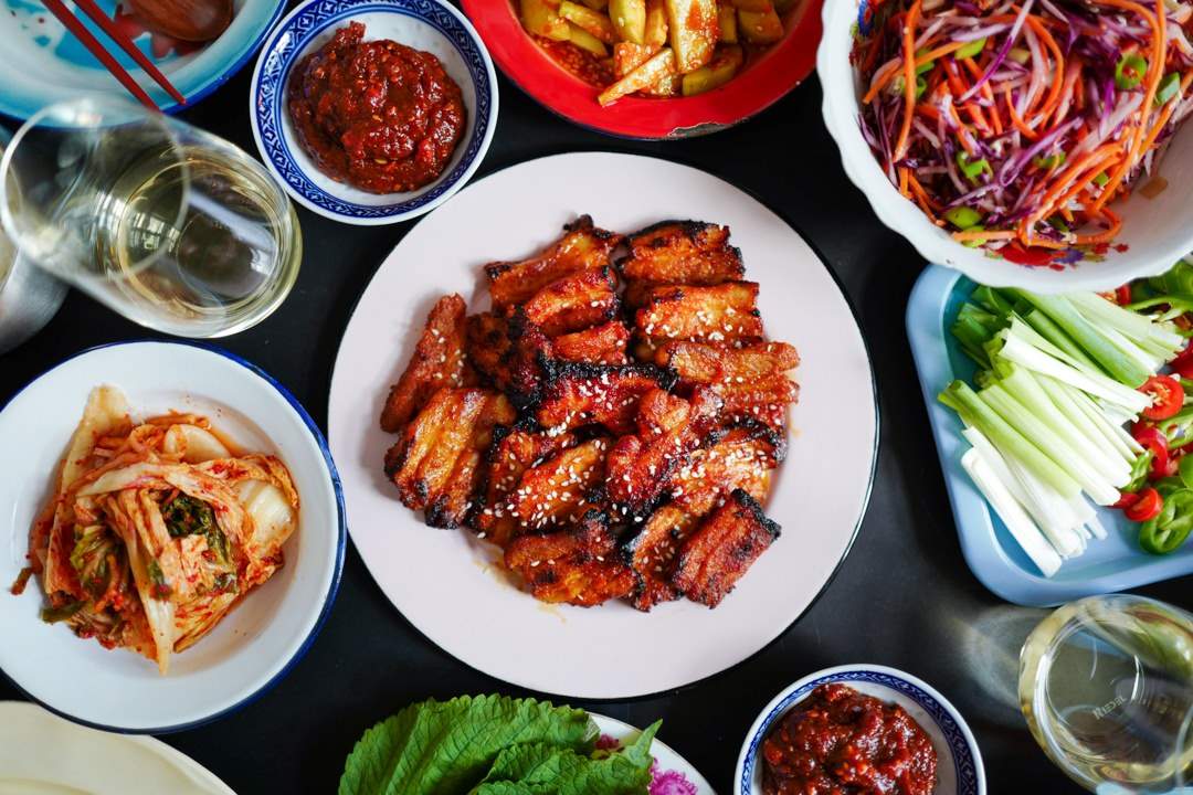 Kung Fu-ribbe med alt tilbehør - helleskitchen